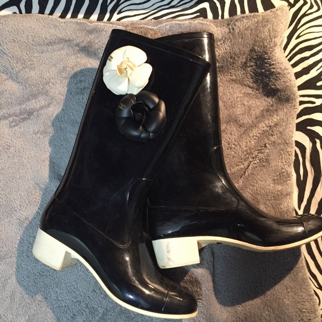 CHANEL CAMILIA FLOWER WELLIES RAINBOOTS 36 Black Beige, Luxury ...