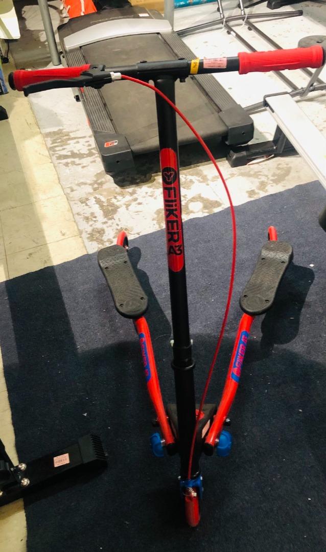 FOLDABLE WIGGLE SCOOTER, Sports Equipment, Sports & Games, Skates ...