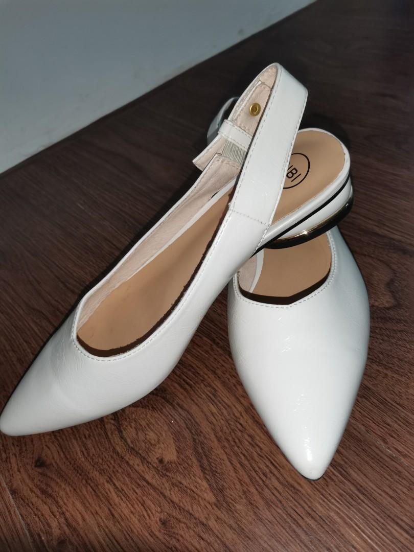 GIBI SHOES, Women's Fashion, Footwear, Flats & Sandals on Carousell