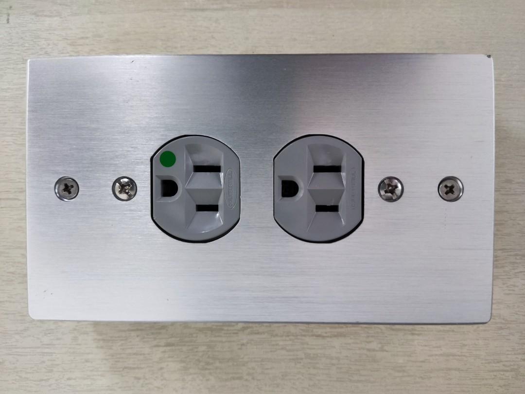 Hubbell hospital grade receptacle wall power outlet socket with cover ...