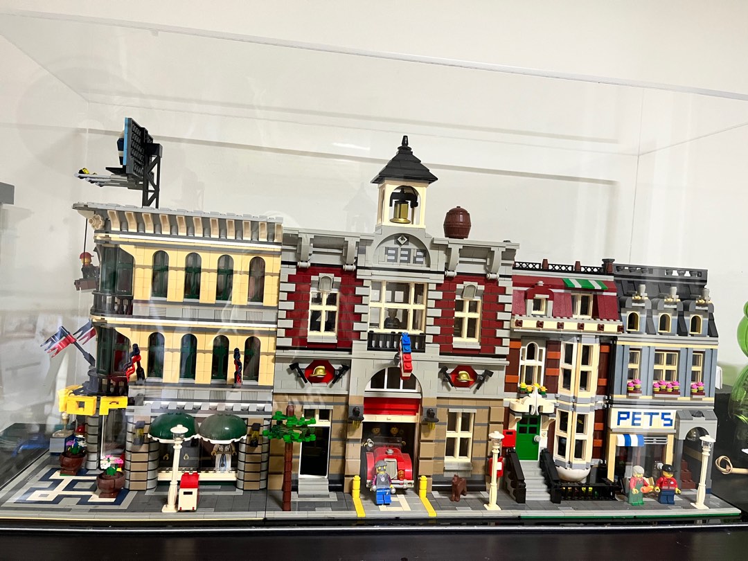 Lego three big modular- grand emporium, fire brigade, pet shop, Hobbies ...
