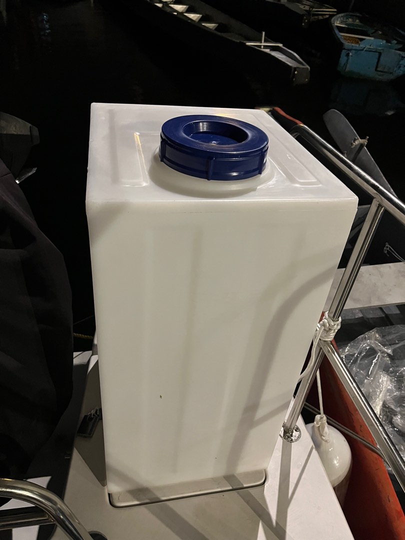 New 120L water tank/ 全新120升淡水櫃, 運動產品, 其他運動配件 - Carousell