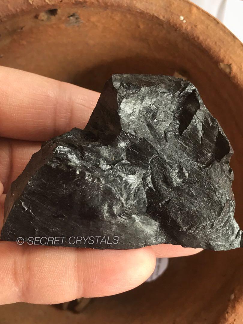 Raw Jet stone - black fossil wood, Women's Fashion, Jewelry & Organisers, Precious Stones on ...