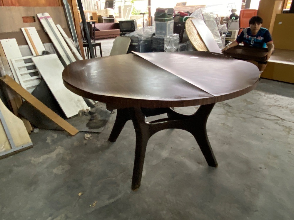 Round Wooden Extendable 6-Seater Dining Table / Meja Makan 6 Tempat ...