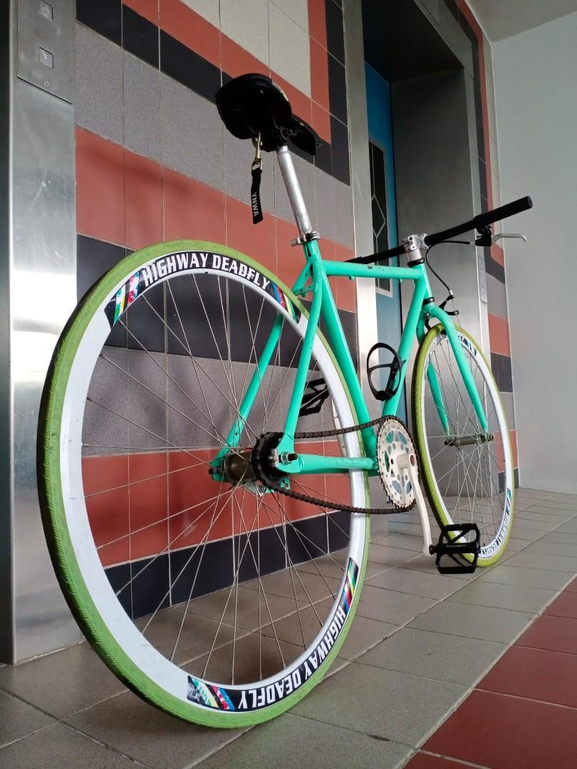 Selling my son fixie with 1 brake, Sports Equipment, Bicycles & Parts ...