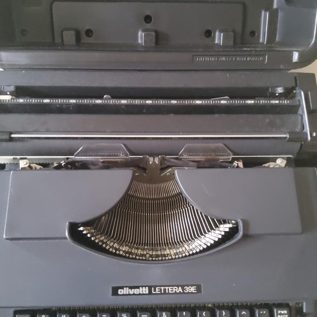 VINTAGE OLIVETTI LETTERA 39E ELECTRIC TYPEWRITER. MADE IN JAPAN. 100 ...