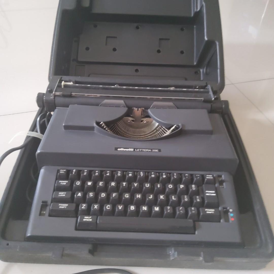 VINTAGE OLIVETTI LETTERA 39E ELECTRIC TYPEWRITER. MADE IN JAPAN. 100 ...