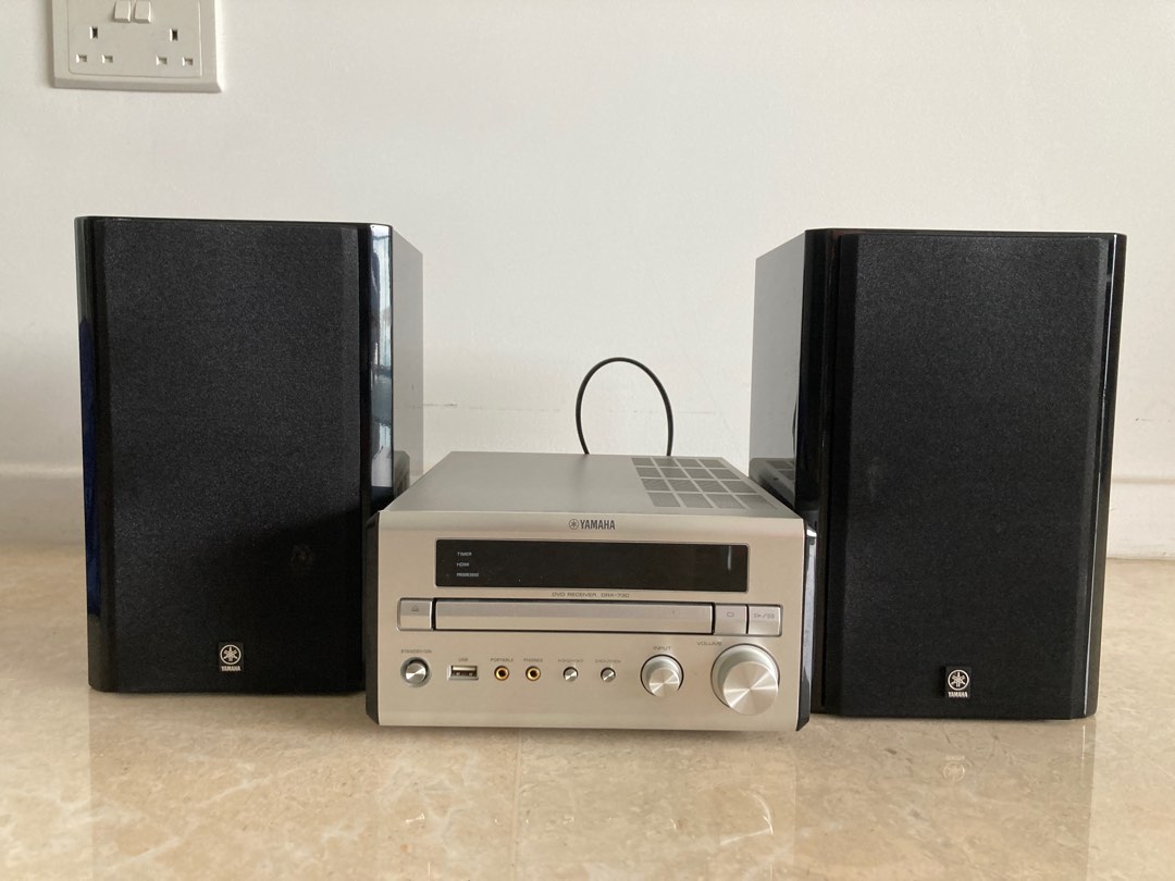 Yamaha hifi set model no. DRX-730 with two accompanying speakers, Audio ...