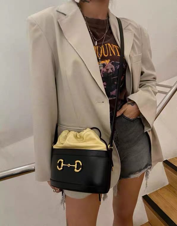 韓國apm luxe 設計棟西外 原價2千多, 她的時尚, 上衣, 襯衫在旋轉拍賣