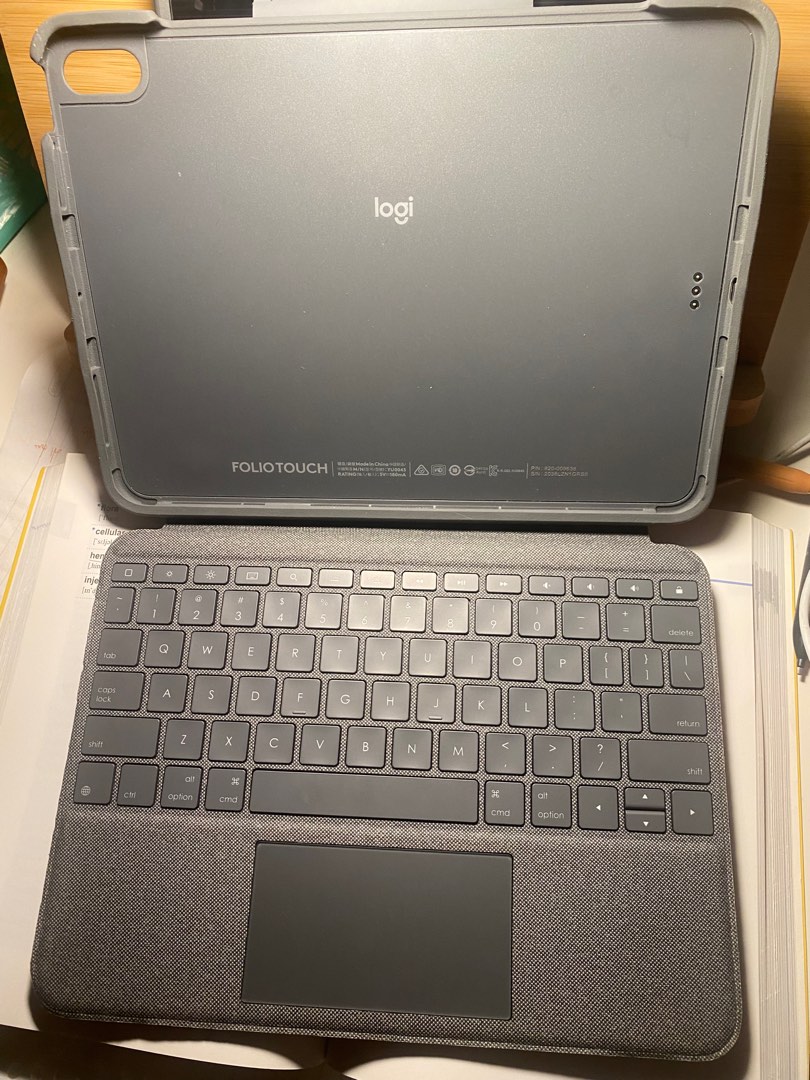 羅技 Folio touch iPad air4 5 鍵盤 combo touch, 電腦及科技產品, 電腦周邊產品, 電腦鍵盤及相關產品在旋轉拍賣