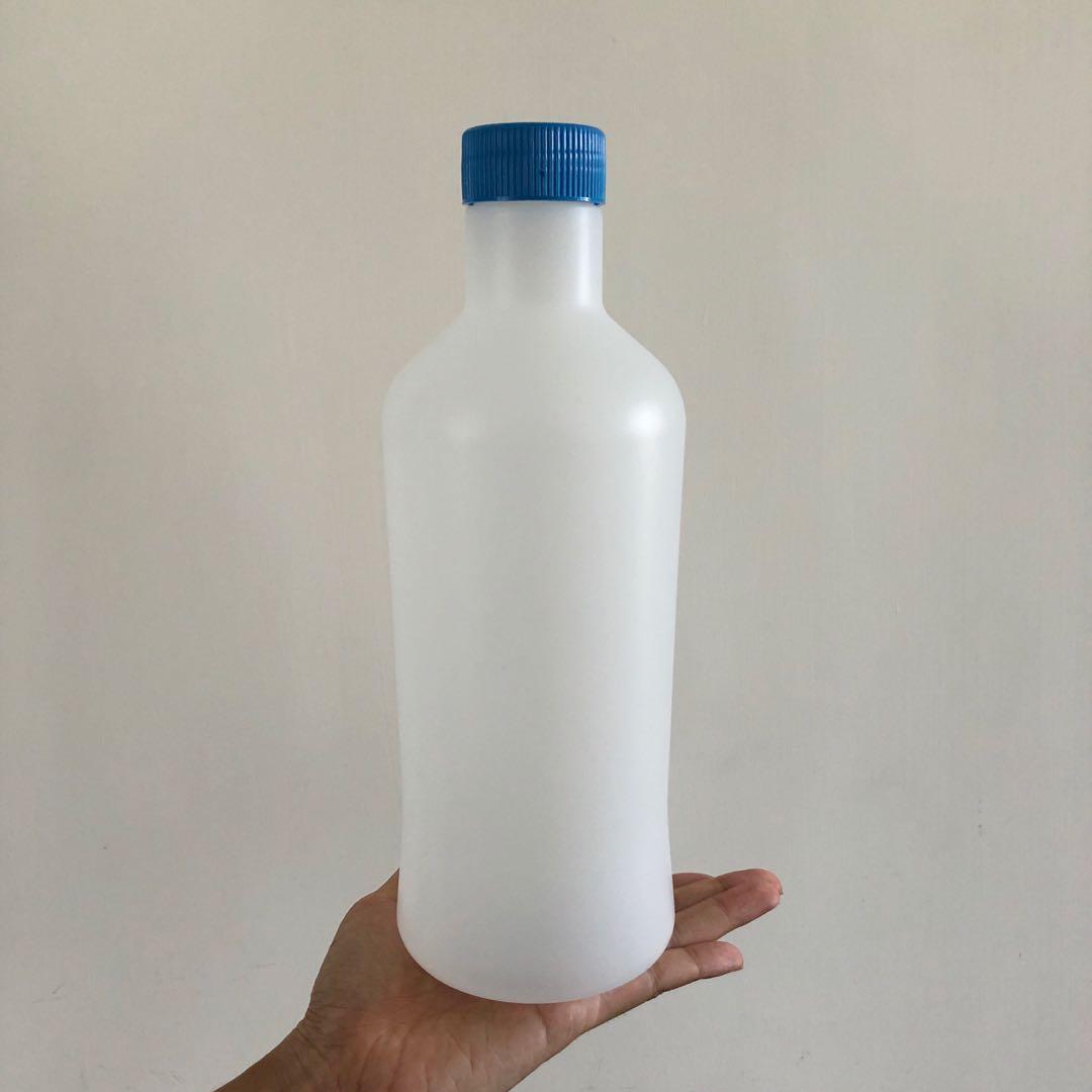 膠樽 plastic bottles - 960ml, 傢俬＆家居, 廚具和餐具, 廚水杯、水壺 - Carousell