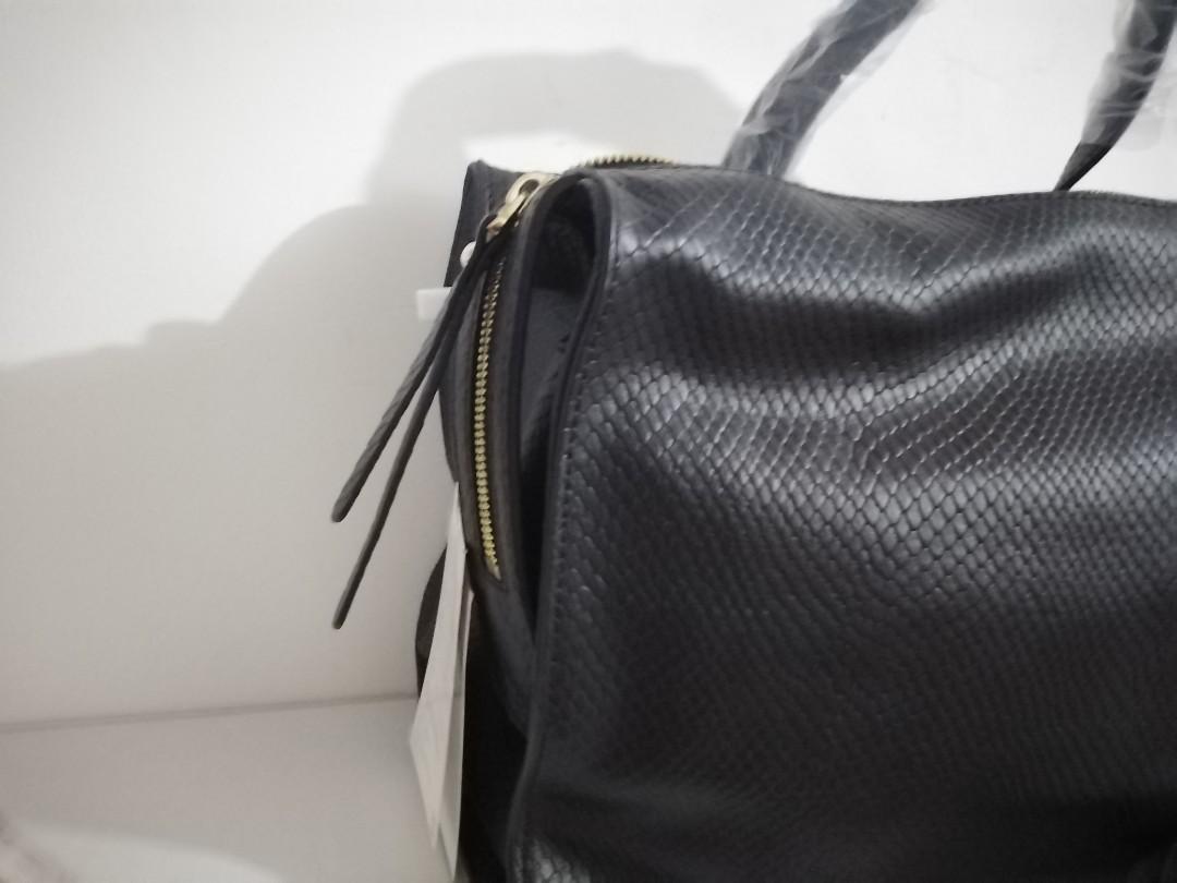 ANDIATA 2 WAY SNAKE SKIN TEXTURE BAG, Women's Fashion, Bags & Wallets ...