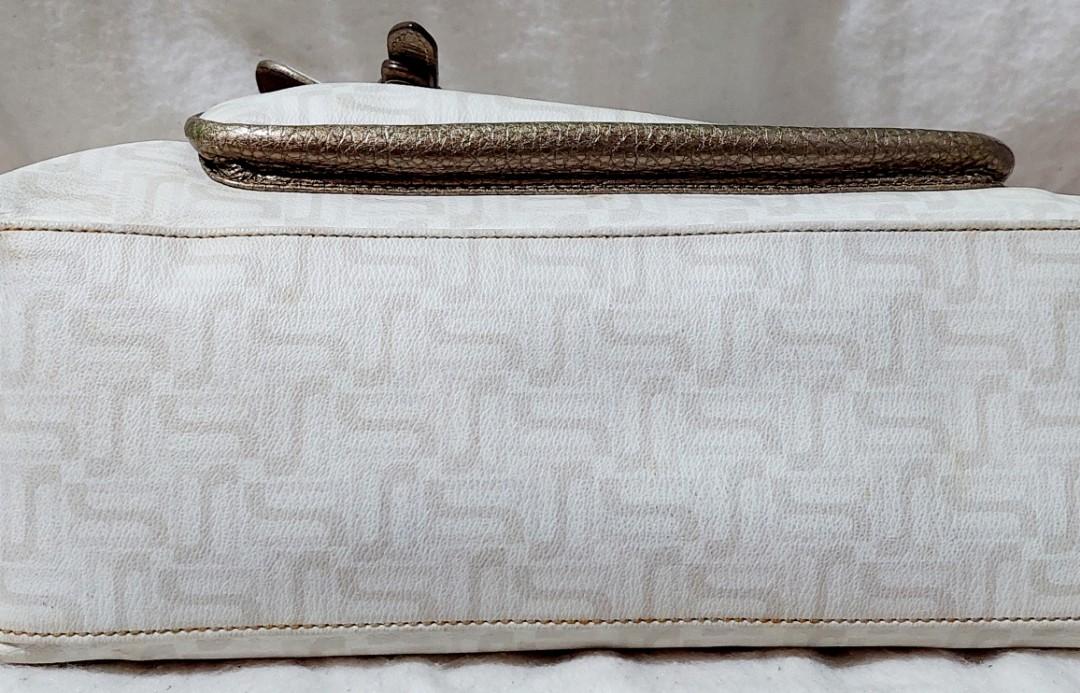 Authentic Daks Large Tite, Women's Fashion, Bags & Wallets, Shoulder ...