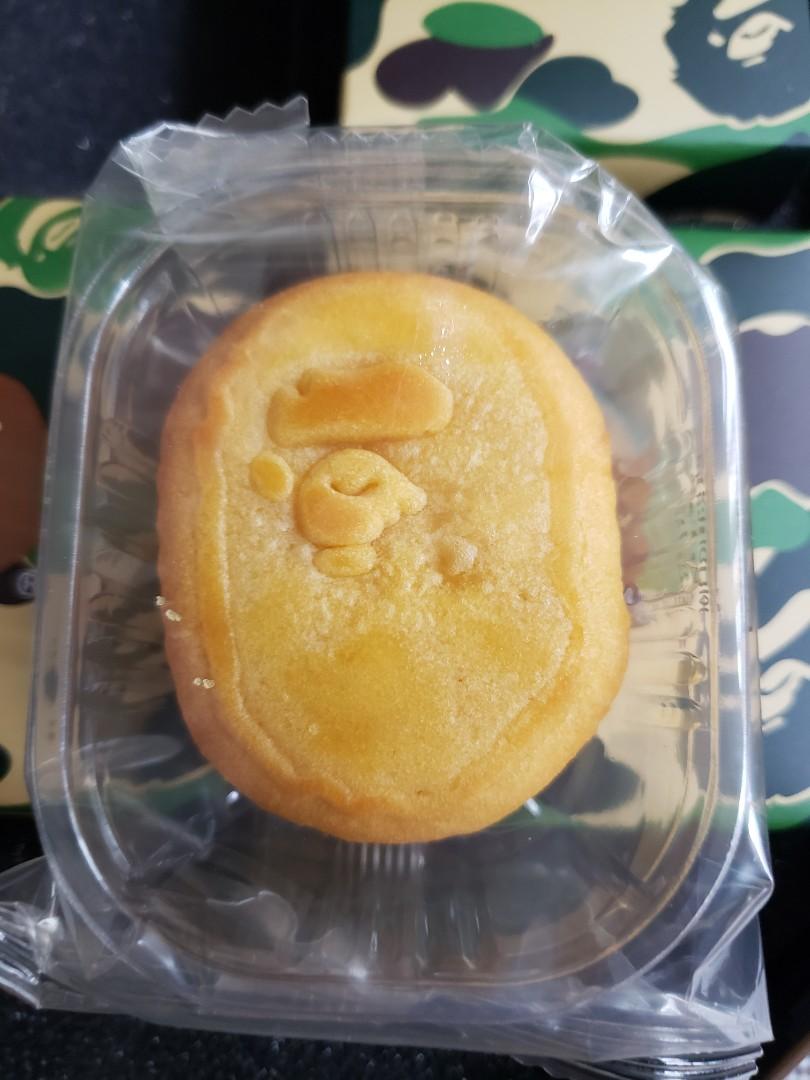 BAPE Lava Custard Mooncake, 嘢食 & 嘢飲, 禮品籃和禮籃 - Carousell