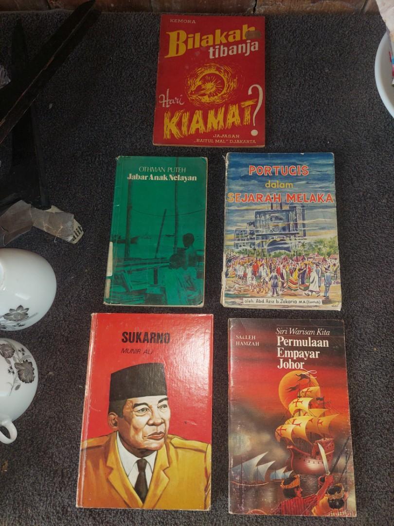 Buku lama, Hobbies & Toys, Collectibles & Memorabilia, Vintage Collectibles on Carousell