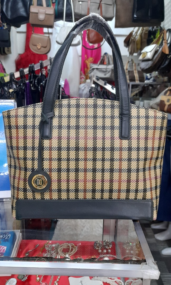 Daks tote, Luxury, Bags & Wallets on Carousell