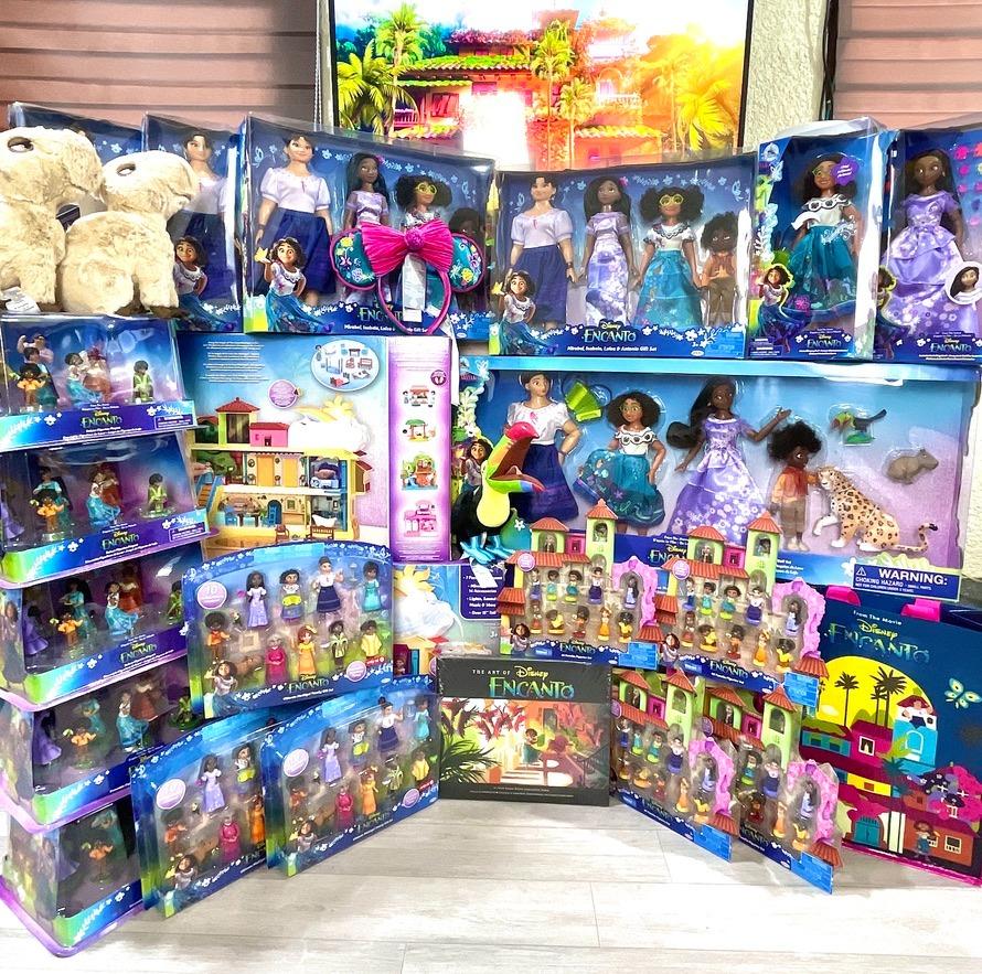 Disney Encanto Madrigal Family Deluxe Doll Set Toy Disney Store ...