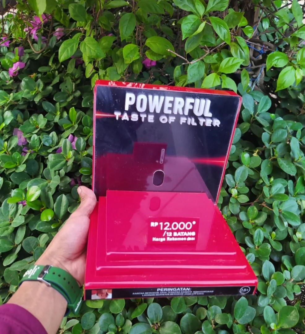 Display neon box rokok, Antik, Pajangan di Carousell