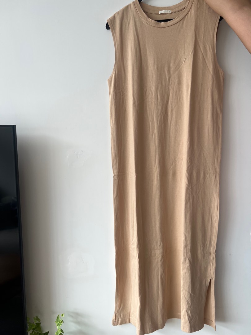 GU beige one piece dress, 女裝, 連身裙 & 套裝, 連身裙 - Carousell