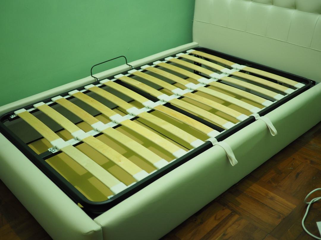 Ikea bed frame with spring lift for underneath storage. Ottoman bed, 傢俬 ...