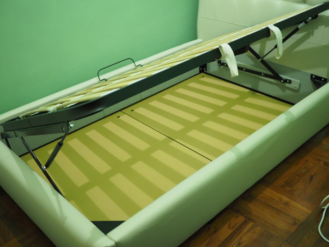 Ikea bed frame with spring lift for underneath storage. Ottoman bed, 傢俬 ...