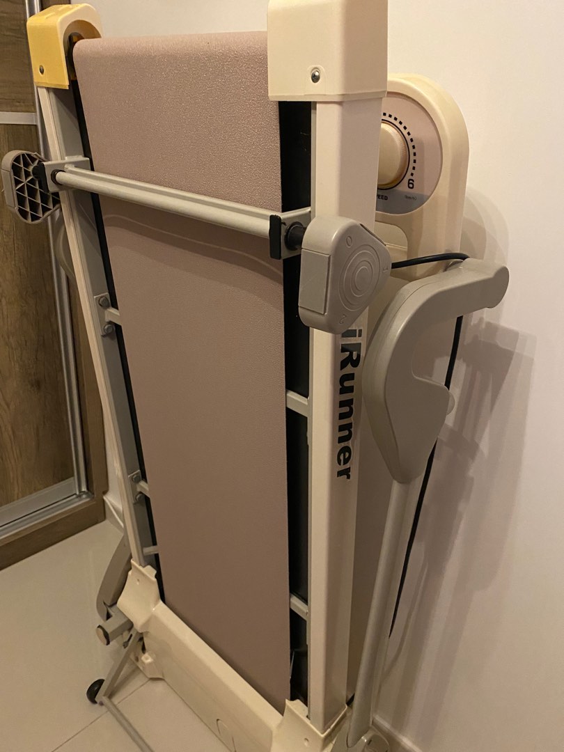 IRunner 跑步機, 運動產品, 運動與健身, 運動與健身 - 有氧健身器材 - Carousell
