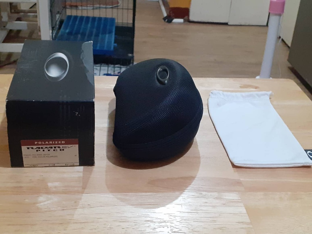 Oakley Radar EV Pitch Shades, Men's Fashion, Watches & Accessories ...