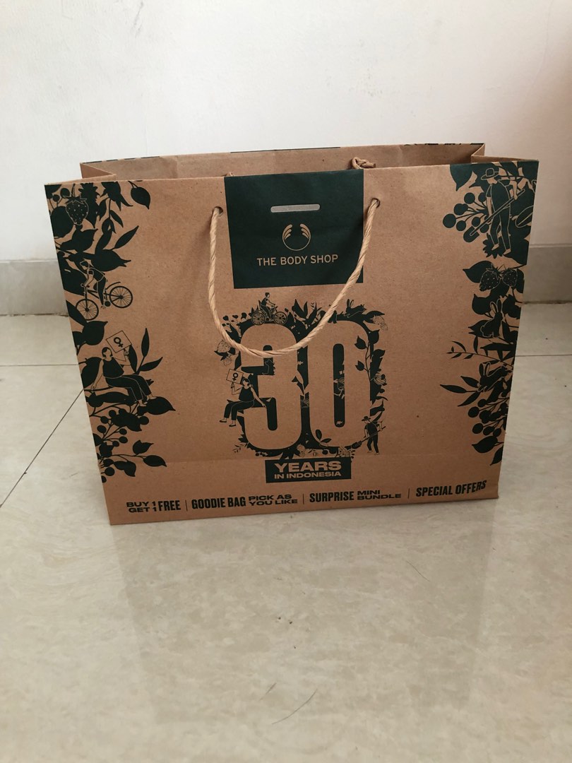 Paper bag/paperbag/body shop/kantong belanja/tas kertas, Fesyen Wanita ...