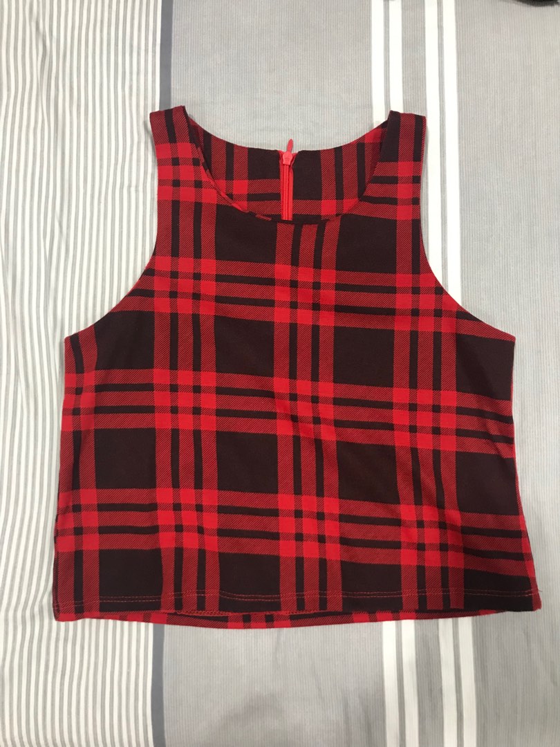Red checkered crop top, Women's Fashion, Tops, Sleeveless on Carousell