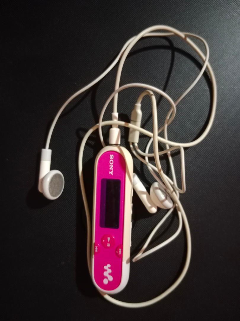 Sony walkman with issue, Audio, Portable Music Players on Carousell