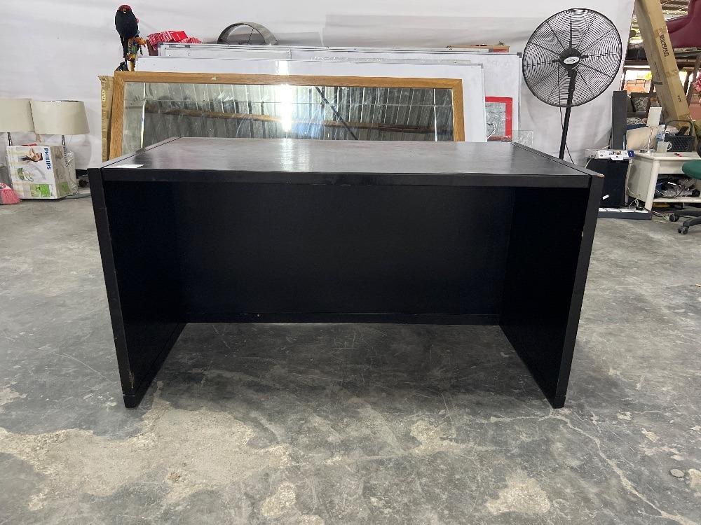 Wooden Office Desk Black Colour / Meja Pejabat Kayu Warna Hitam ...