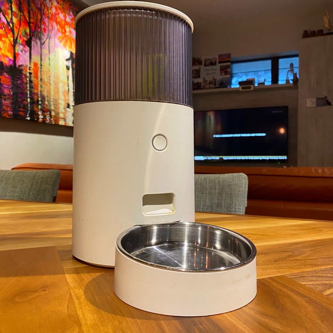 Auto feeder, Pet Supplies, Pet Food on Carousell