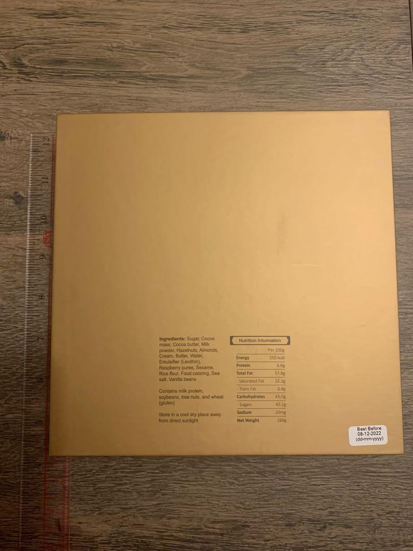 Cathay pacific box chocolate, 嘢食 & 嘢飲, 禮品籃和禮籃 - Carousell