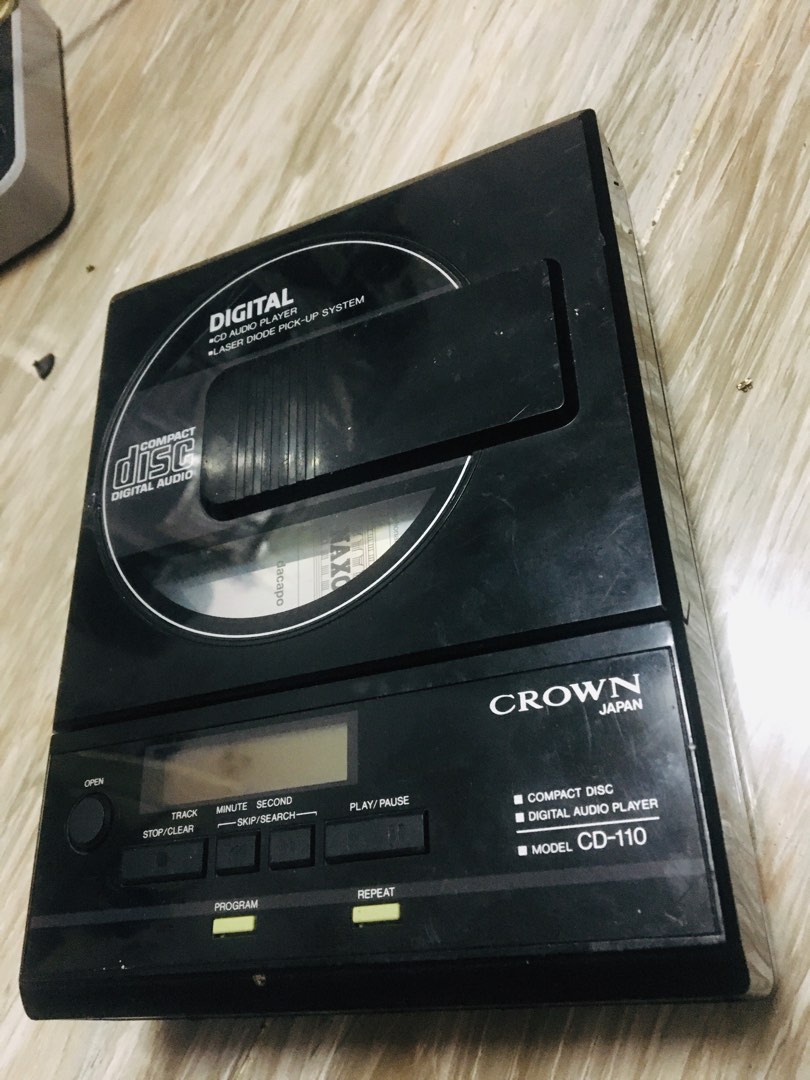 Crown Discman CD110 vintage, Audio, Portable Music Players on Carousell