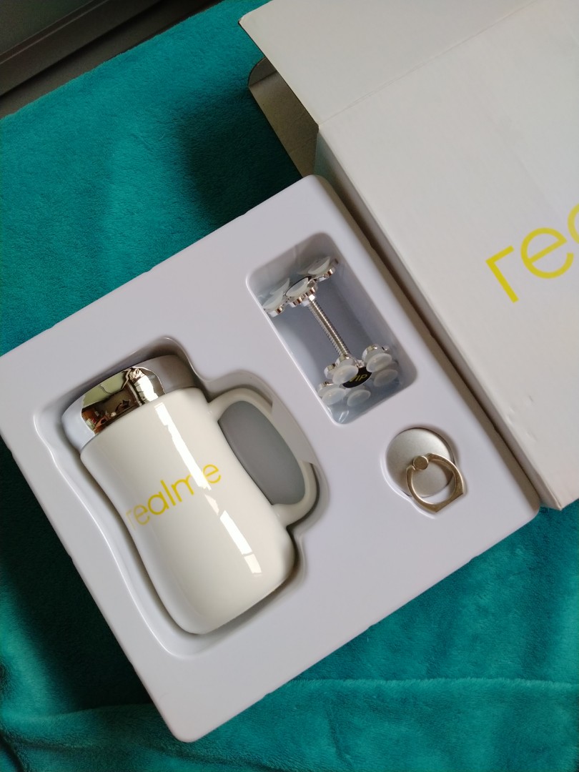 Realme gift set, Furniture & Home Living, Kitchenware & Tableware ...