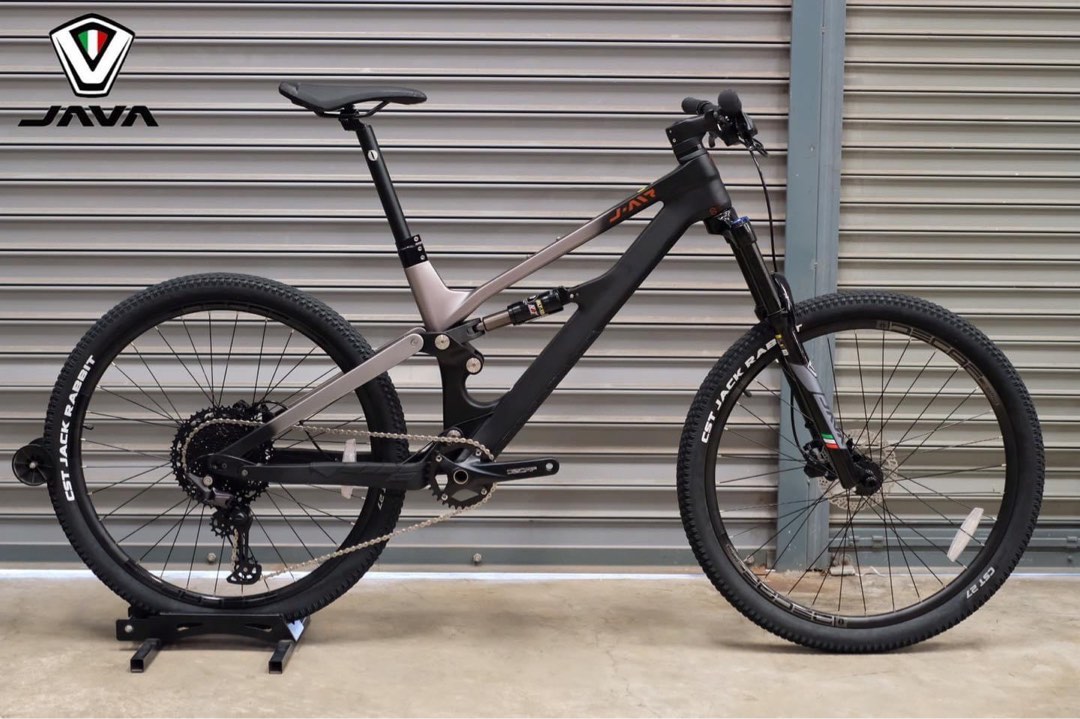 新款 JAVA J.AIR 650B-SAITAFOSSI-SUS-12S 碳纖維 軟尾避震 山地車 送水架前後蛙燈叮叮, 運動產品, 單車及配件, 單車 - Carousell