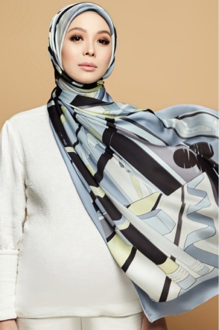 Duck shawl x Disney, Women's Fashion, Muslimah Fashion, Hijabs on Carousell