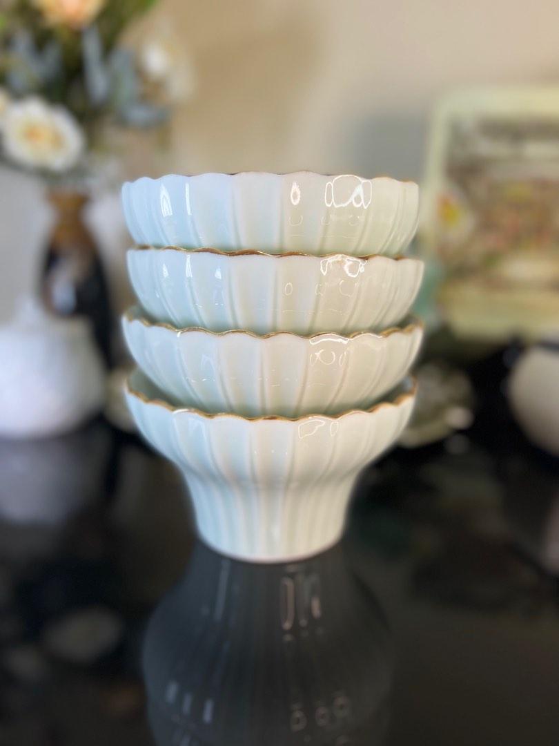 4 ELEGANT WHITE FLUTED SCALLOP RIM BOUILLON BOWLS, Furniture & Home ...