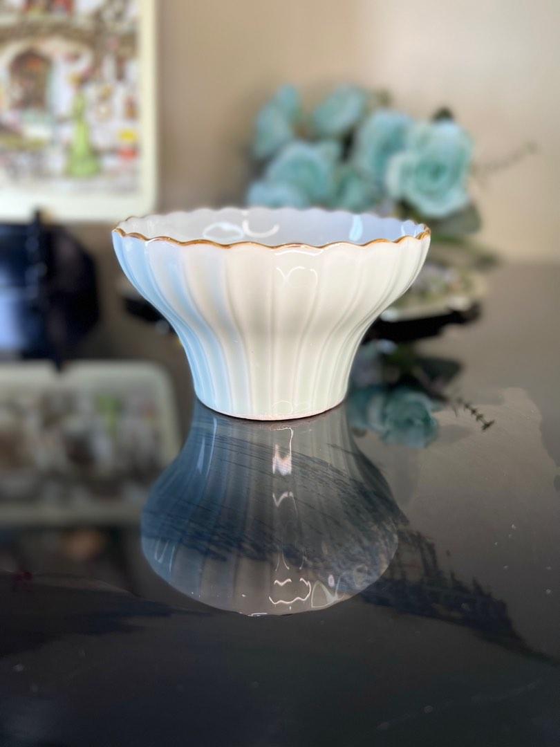 4 ELEGANT WHITE FLUTED SCALLOP RIM BOUILLON BOWLS, Furniture & Home ...