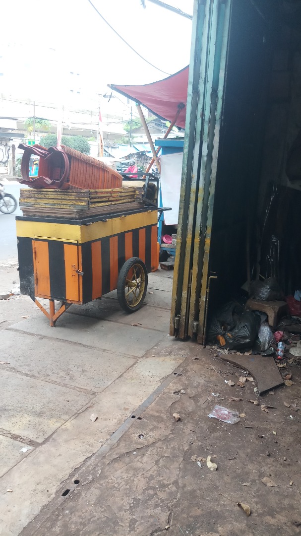 Gerobak besi engsel dagang soto jembatan lima, Kitchen & Appliances di ...