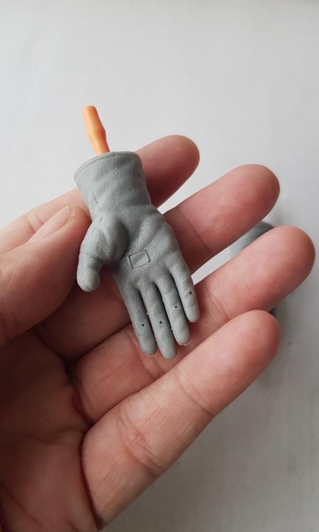 Hot toys 1/6 scale Pilot Version one Glove bendy hand, Hobbies & Toys ...