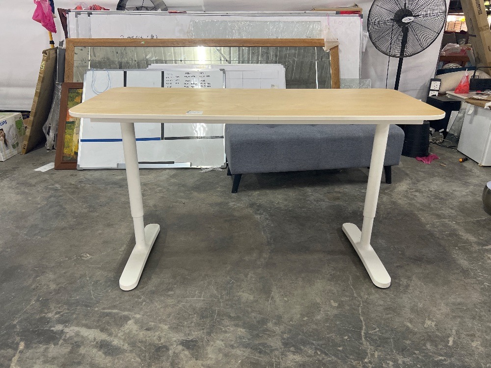 IKEA BEKANT Wooden Office Desk oak veneer, white Colour / IKEA BEKANT ...