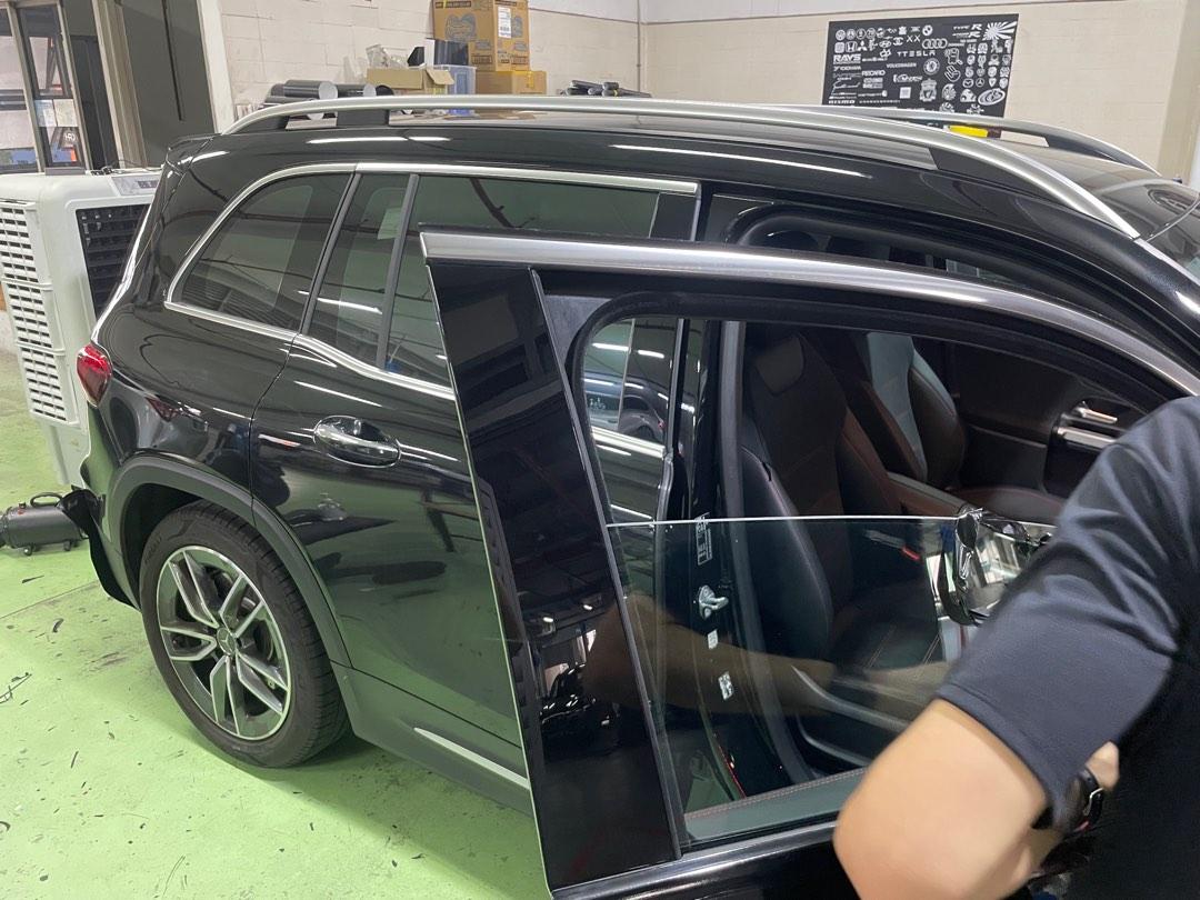 Mercedes GLB 35 dechrome/ chrome delete: front lip, bumper fins, side ...