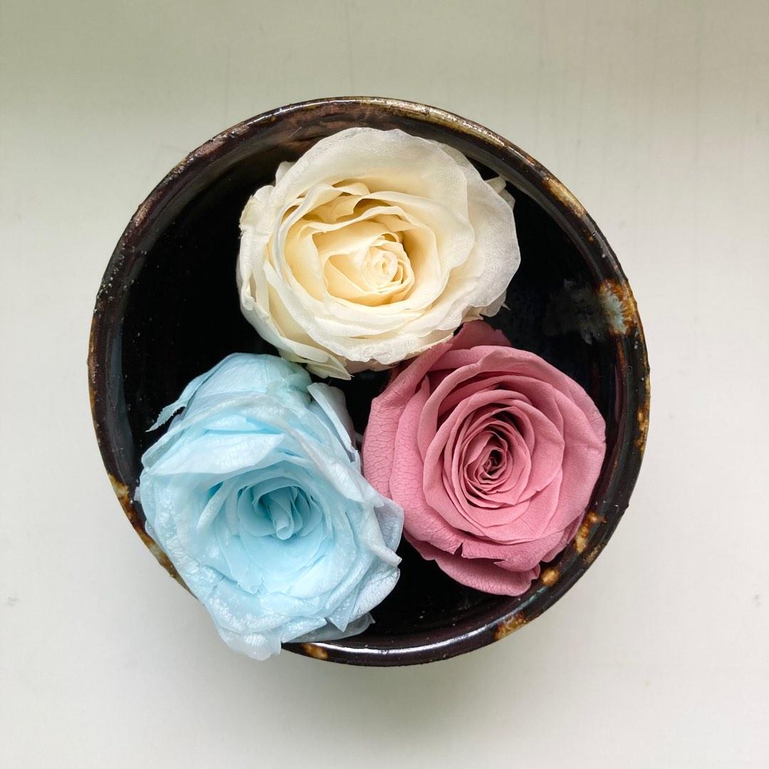 Mini Rose Bouquet with dual-tone wrap | Preserved flowers | Gifts ...