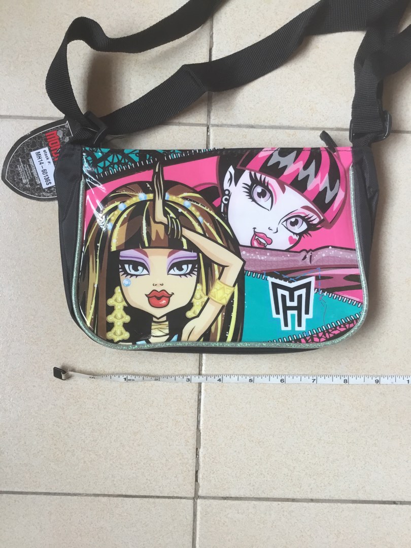 Monster High Bag, Babies & Kids, Babies & Kids Fashion on Carousell
