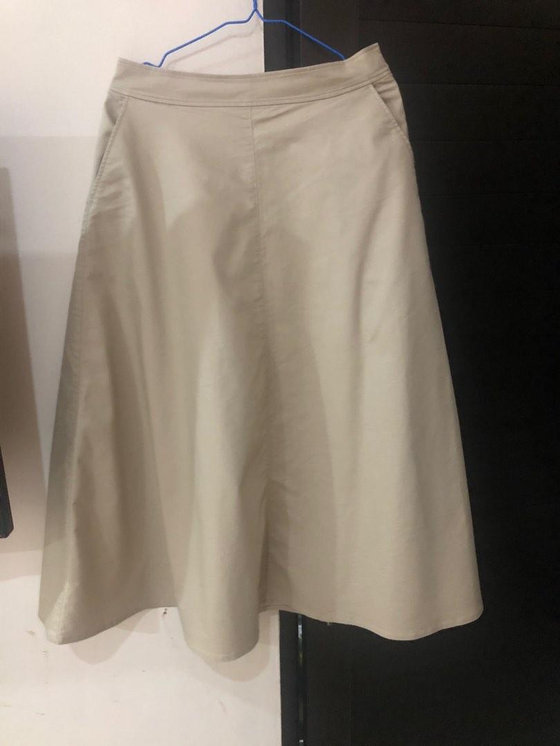 Rok uniqlo, Fesyen Wanita, Pakaian Wanita, Gaun & Rok di Carousell