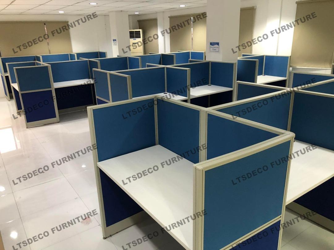 Two-Tone Color Office Partition in Full Fabric & Laminated Top Table ...