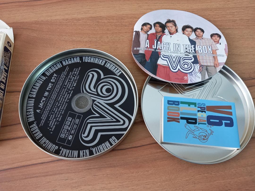 V6 - A Jack In The Box CD 日版 鐵盒包裝 附紙外盒 歌詞畫冊本 及 Flip Book, 興趣及遊戲, 音樂樂器 ...
