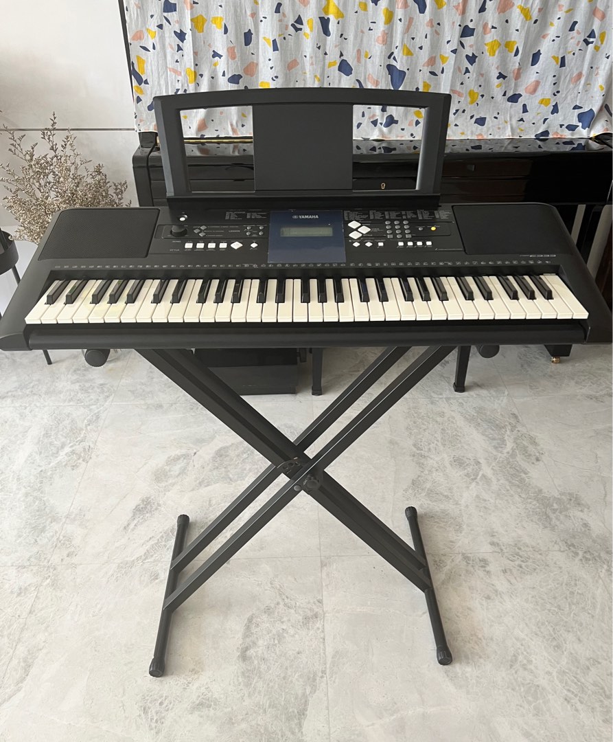 Yamaha piano keyboard PSR-E333, Hobbies & Toys, Music & Media, Musical ...