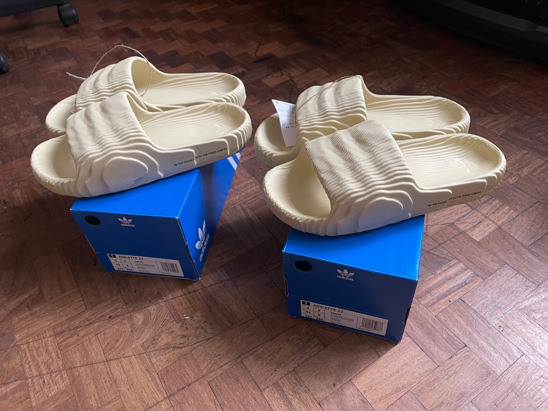 Adilette 22 Slides size 9us and 8us, Men's Fashion, Footwear, Slippers ...